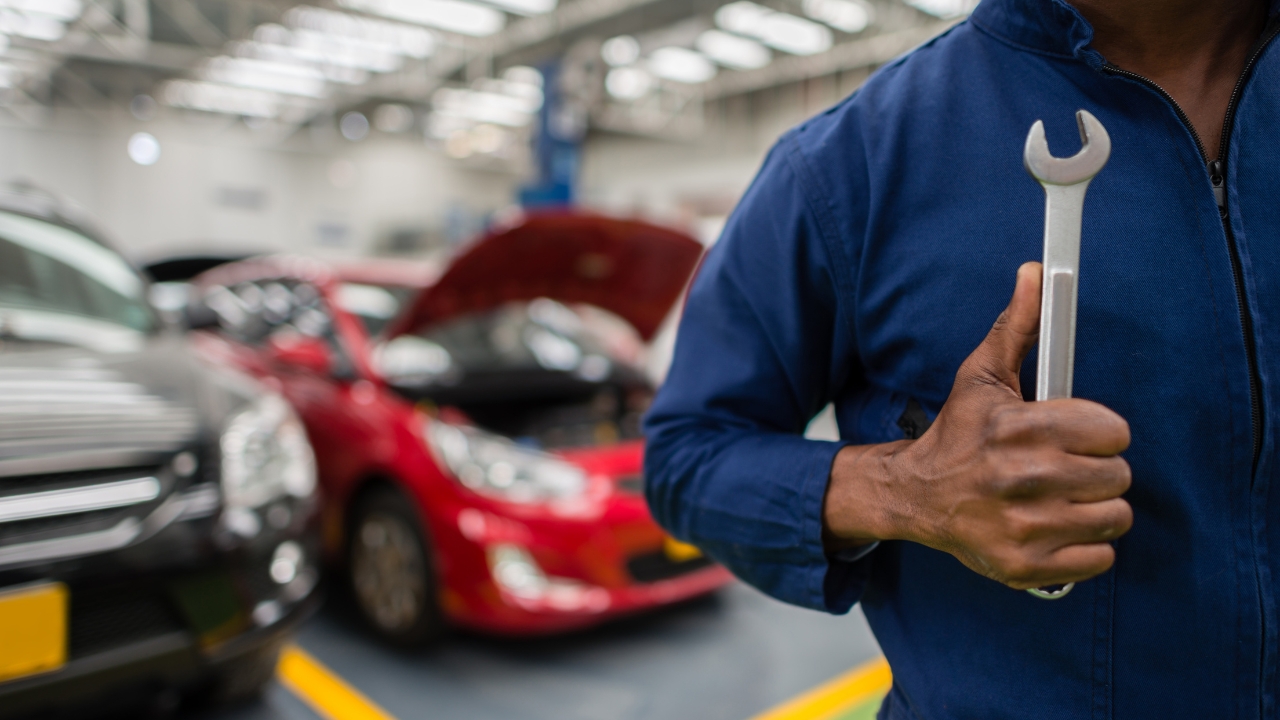 Choosing Local Mechanic Over Dealership Can Save Your Money